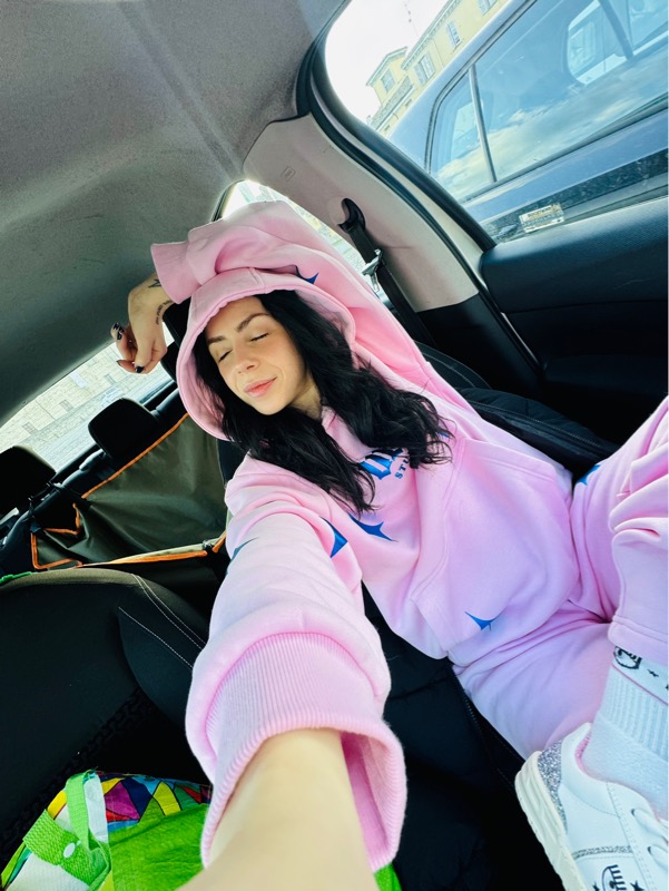 itsJess (@ss3jsti) is LIVE - TikTok LIVE