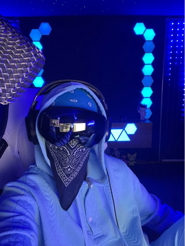 Blue Dude (@bluedude_official) is LIVE - TikTok LIVE