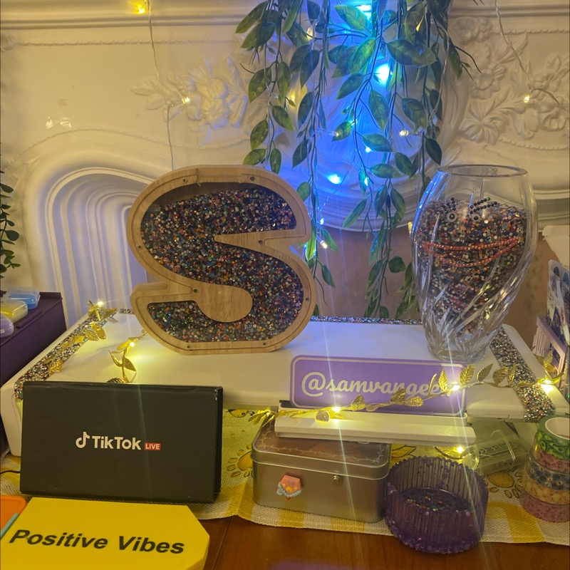 Diamond art with Sam Vangeen (@samvangeen) is LIVE - TikTok LIVE