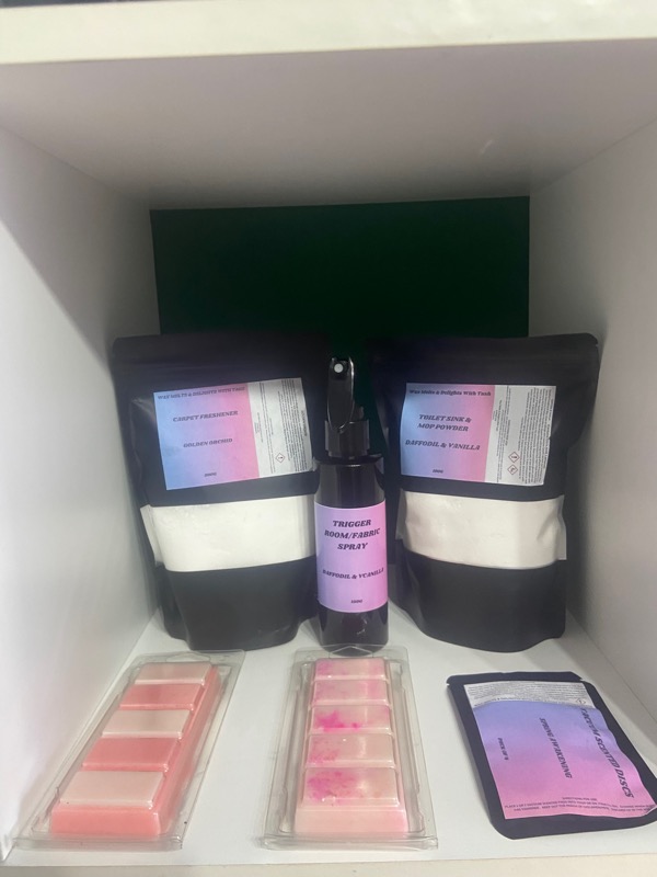 Wax Melts & Delights With Tash (@waxwithtash) is LIVE - TikTok LIVE