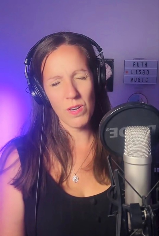 Ruth Lisgo 🎙️ 💫 (@ruthlisgomusic) is LIVE - TikTok LIVE